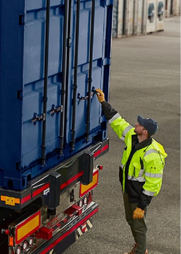 XCIENT Fuel Cell Tractor | Hyundai Electrified Commercial Vehicles